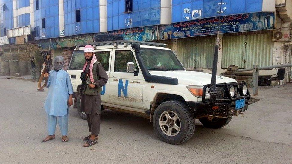 Taliban triumph in capture of Kunduz - BBC News