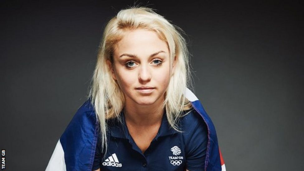 Aimee Fuller: Olympian snowboarder announces retirement - BBC Sport