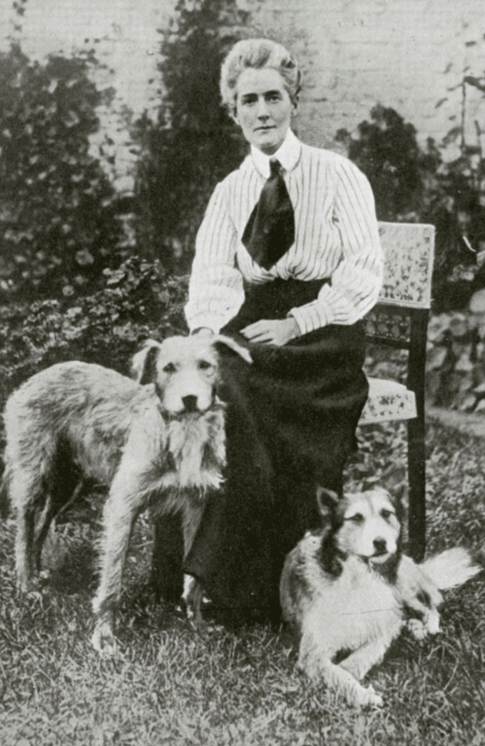 Inverness to remember executed nurse Edith Cavell - BBC News