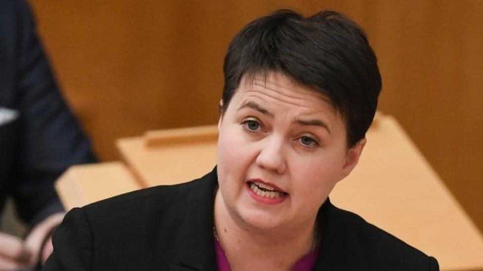 New year messages: Scottish leaders focus on young people - BBC News