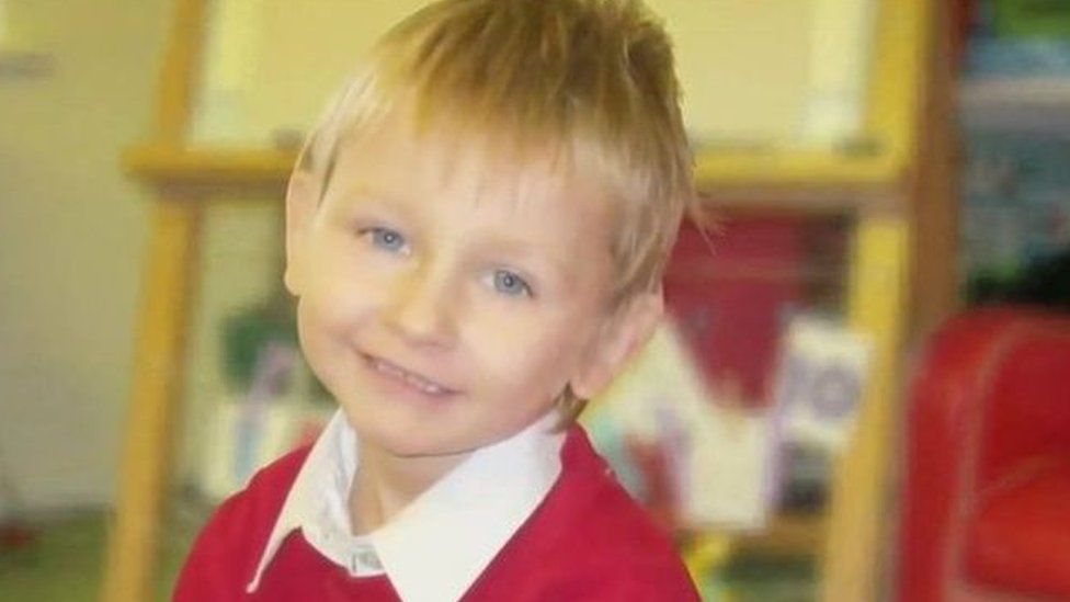 Daniel Pelka: Gathering in Coventry to remember murdered boy - BBC News