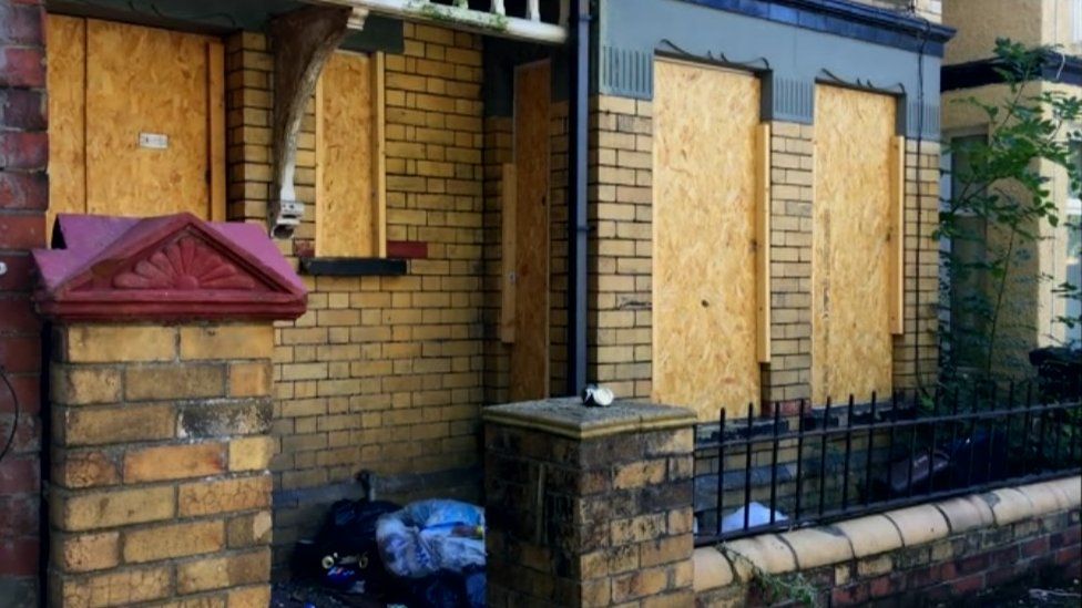 Number of empty homes in Wales up 40% to 27,000 since 2009 - BBC News
