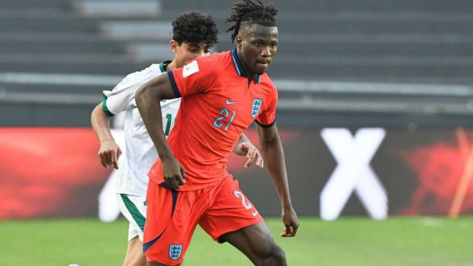 Former Hearts trio helped Daniel Oyegoke choose Tynecastle - BBC Sport