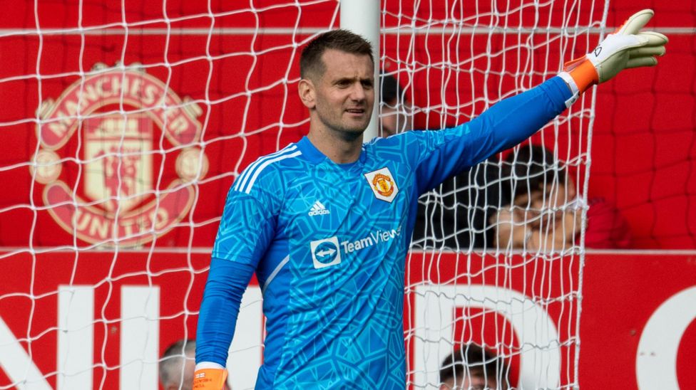 Manchester United: Tom Heaton's pushing for more first-team minutes ...