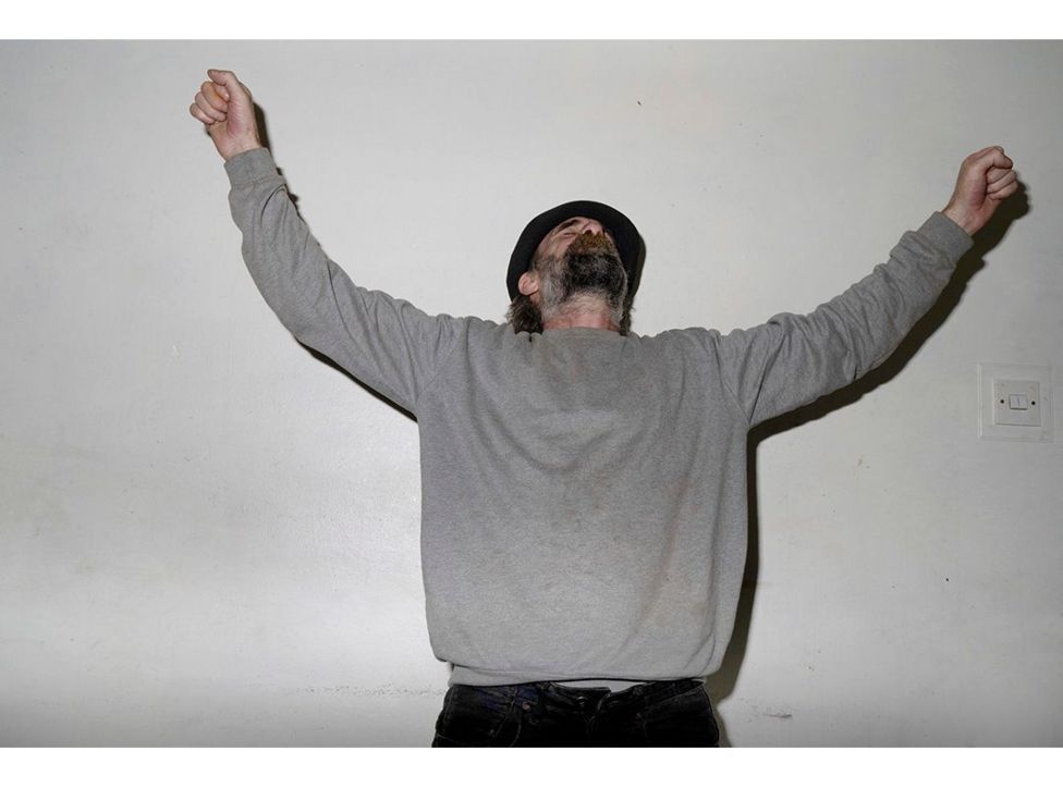 Photography: How Nik Roche captures life on margins of society - BBC News