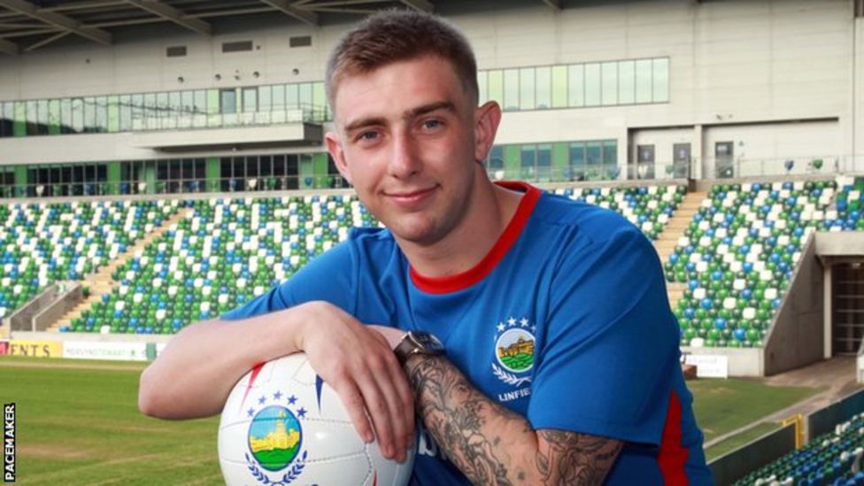 Linfield sign forward Jonathan Smith from Glentoran - BBC Sport