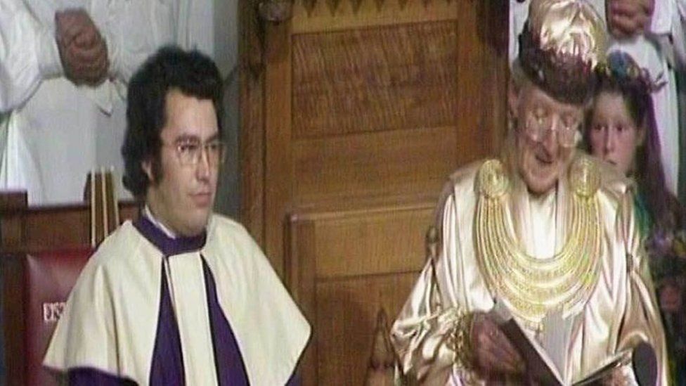 Ceri Wyn Jones sy'n Ateb y Galw yr wythnos yma - BBC Cymru Fyw