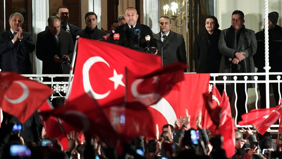Germany warns Turkey over Nazi jibes amid referendum row - BBC News