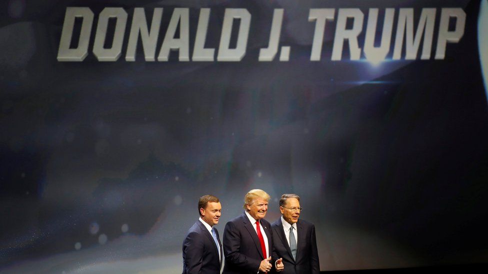 US election: Trump blames media for 'gun threat' row - BBC News