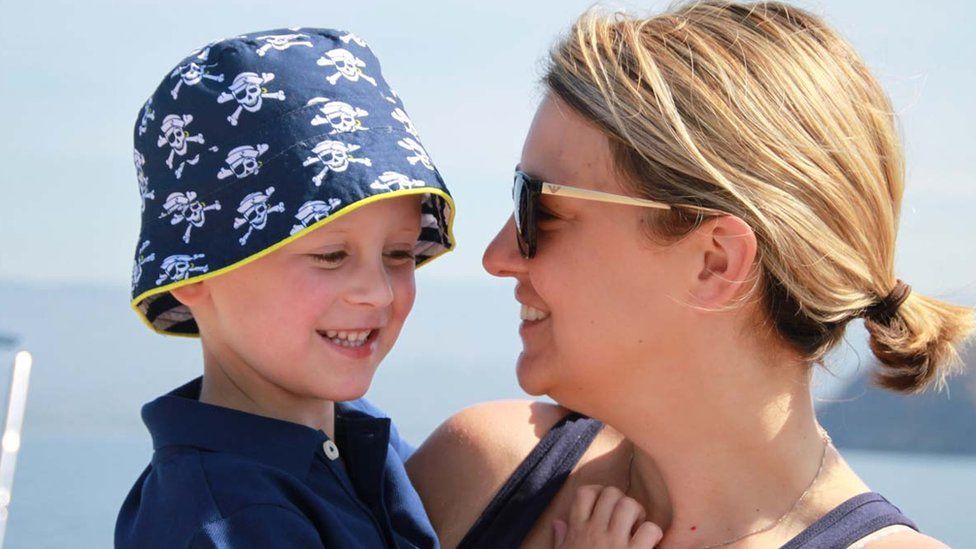 Simon Thomas sets up blood cancer fund in memory of wife Gemma - BBC News