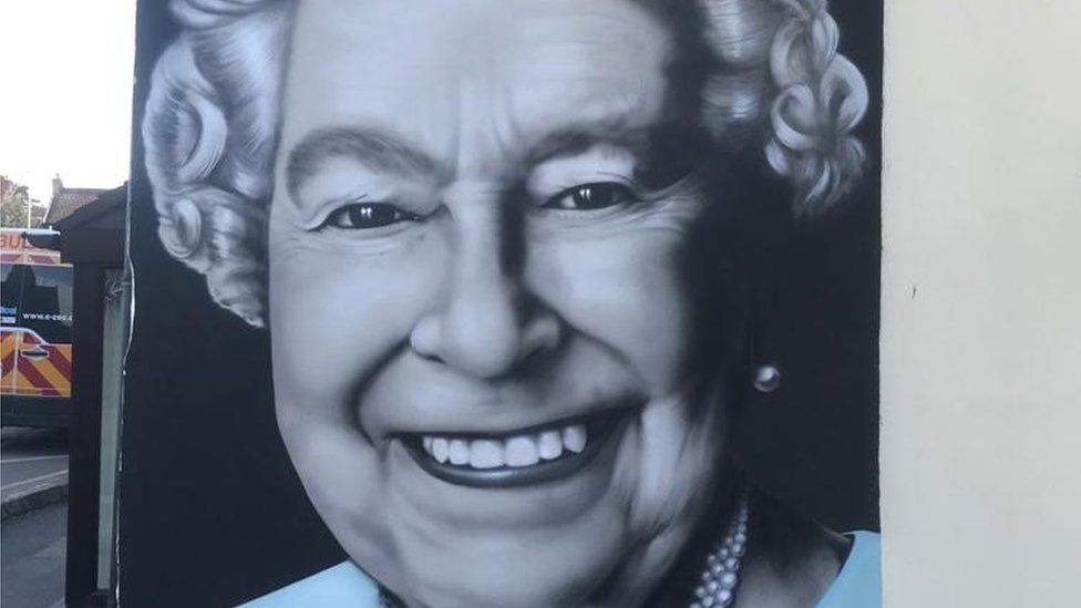 Taunton Queen mural artist 'disheartened' by vandalism - BBC News