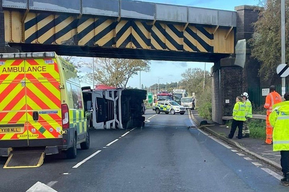 Tollerton: Lorry 'almost squished car' after hitting low bridge - BBC News