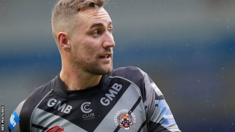 James Clare: Castleford winger signs new one-year contract - BBC Sport