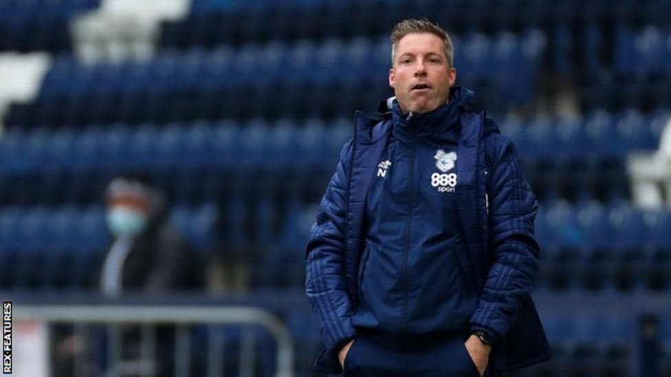 Cardiff City players are united behind manager Neil Harris, says Alex ...