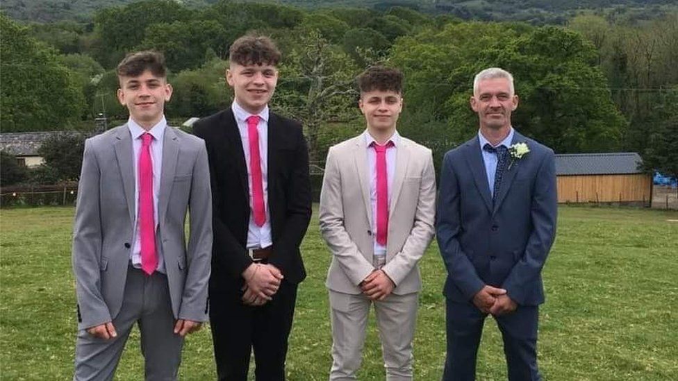 Gwynedd man killed himself after paying romance scammers - BBC News