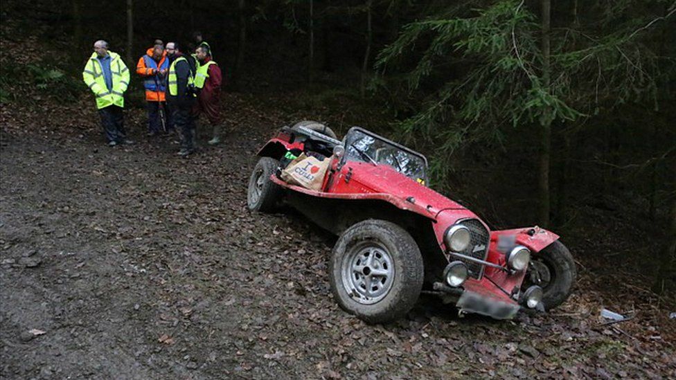 Driver dies in off-road hill crash at motor trial in Devon - BBC News