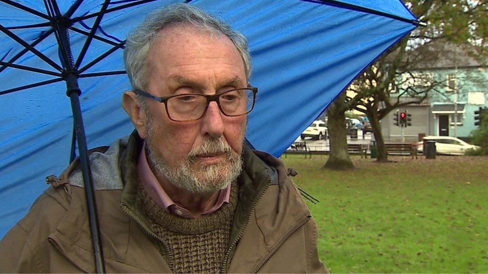 Rhybudd am adeiladu tai 'diangen' yng Nghaerdydd - BBC Cymru Fyw