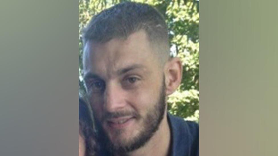 Matthew Schofield: Two more arrested in Leicester murder investigation - BBC News