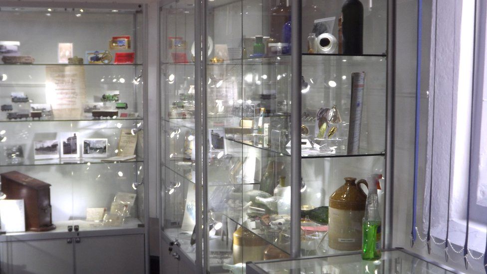 Ancient hand axe displayed at Watton Museum - BBC News