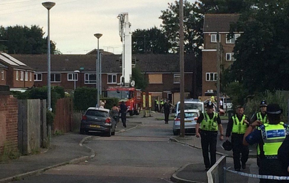 Wanted Scunthorpe man arrested after two days on roof - BBC News