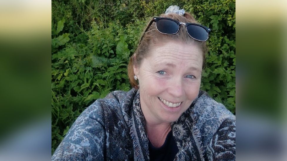 Covid in schools: New rules in Wales 'impractical', union says - BBC News