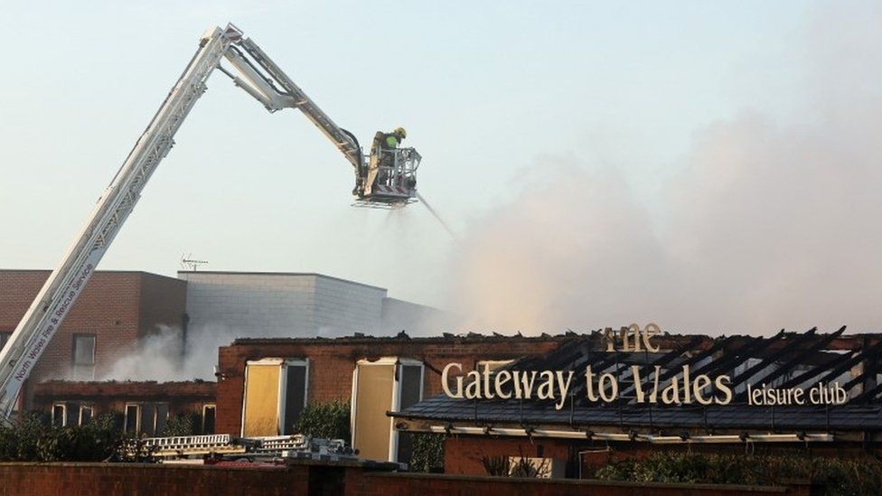Deeside fire: Gateway to Wales Hotel blaze probe begins - BBC News