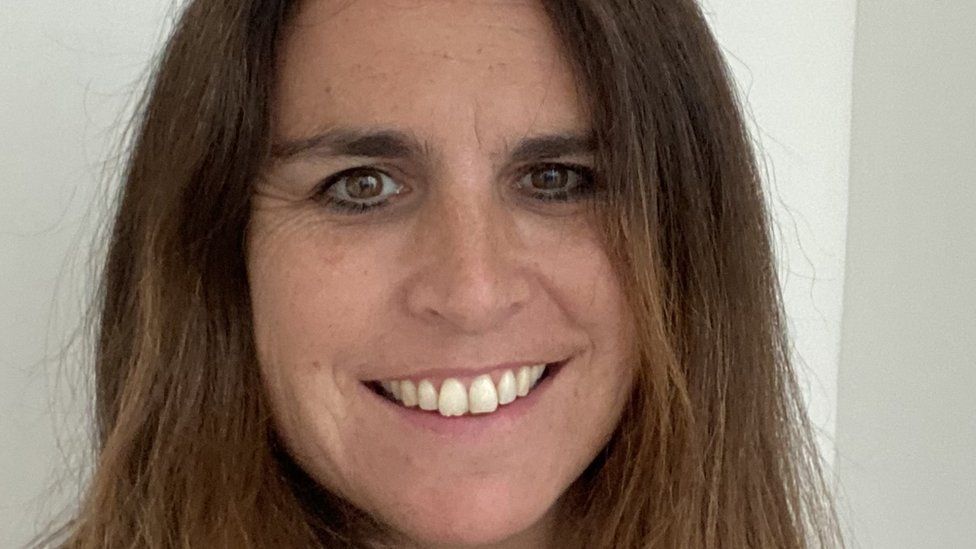 Bath cancer patient's early menopause 'stark and raw' - BBC News