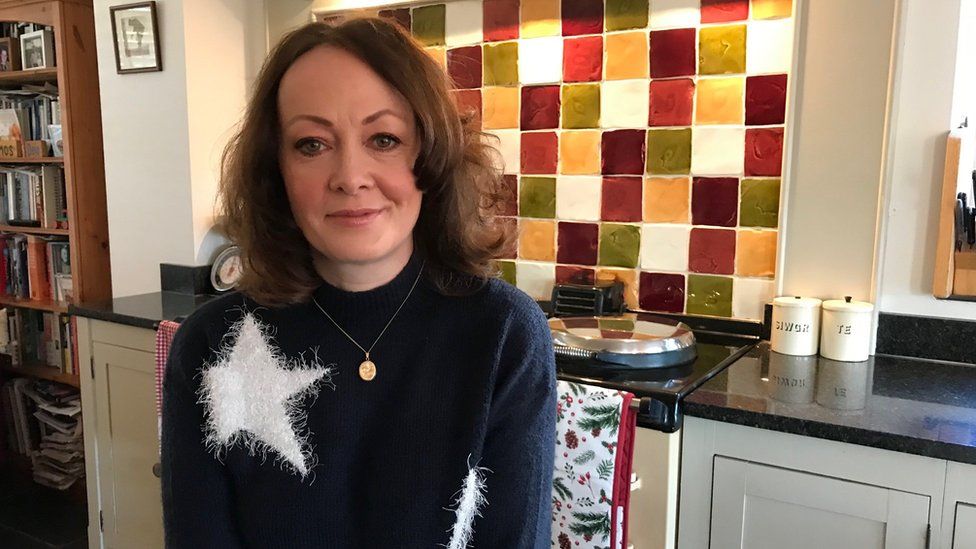 Barddoniaeth i lenwi hen gapel yng Ngheredigion? - BBC Cymru Fyw