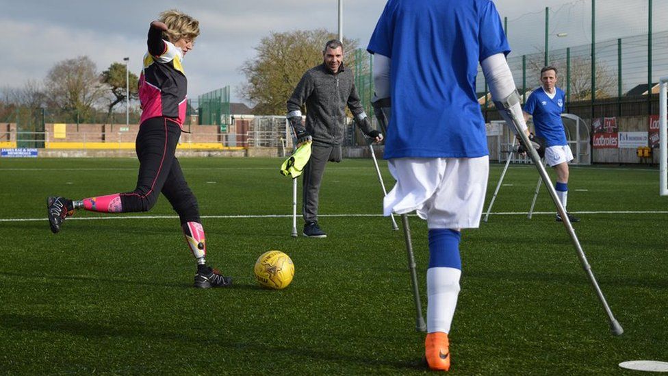 Amputee football comes to Scotland for first time - BBC News