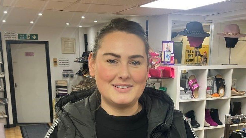 Gwasanaeth Bws Bach y Wlad yn y gorllewin yn 'newyddion da' - BBC Cymru Fyw