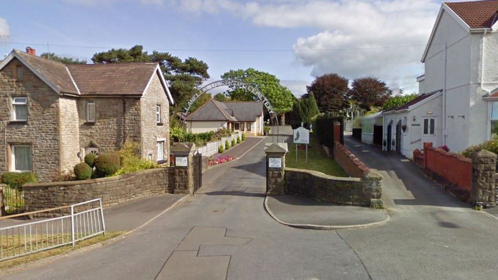 Man arrested in Llanelli over air rifle incident - BBC News