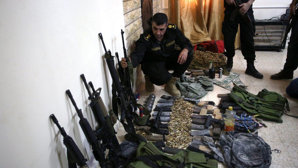 Palestinian suspect in police killings 'beaten to death' - BBC News