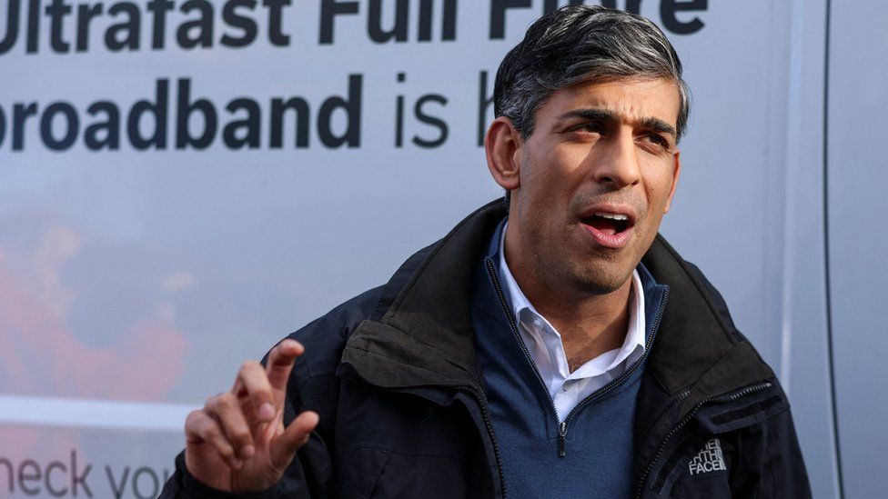 Llywodraeth Cymru 'heb roi ceiniog' i achub swyddi dur - BBC Cymru Fyw