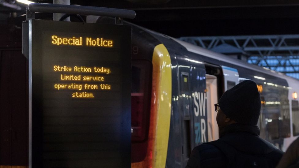 Yorkshire: Travel warning issued ahead of train strikes - BBC News