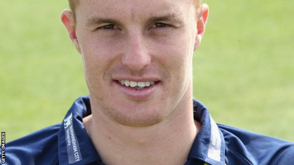 Warwickshire: Trio to leave Bears after contracts run out - BBC Sport