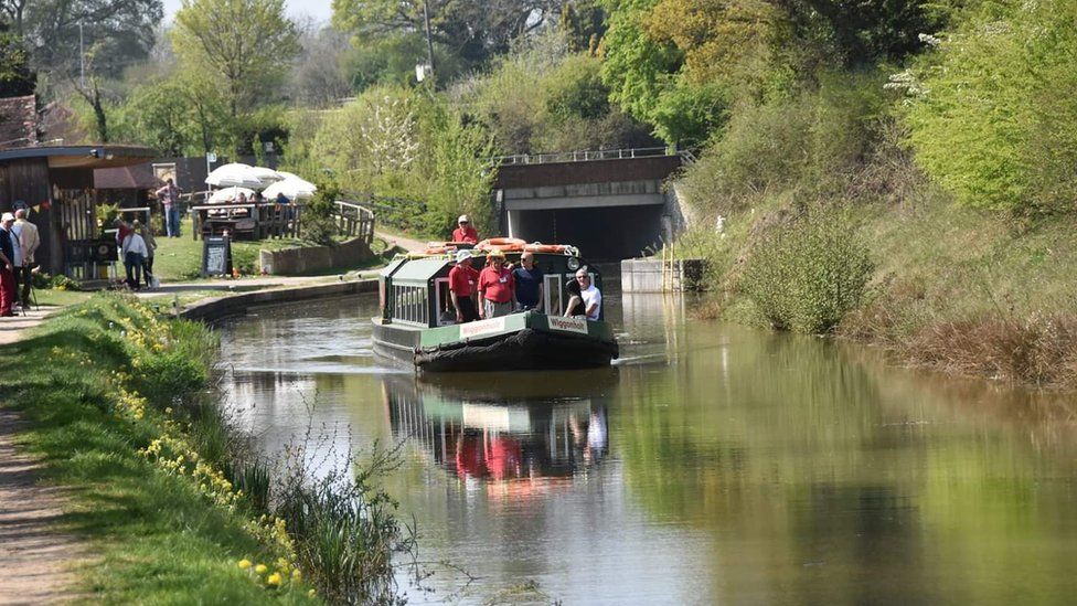 Wey & Arun Canal: Boat services resume after vandalism - BBC News