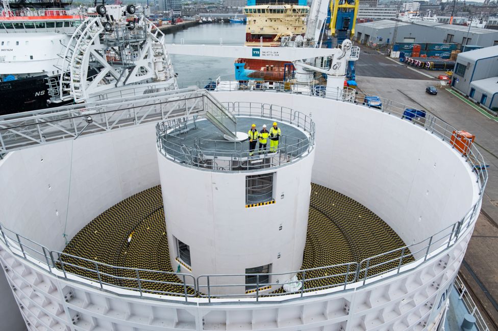 First subsea cable laid in £1.1bn Caithness-Moray project - BBC News