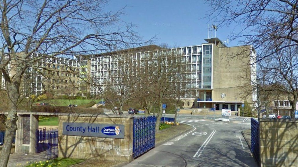 Durham County Council approves 23% teaching pay cut - BBC News