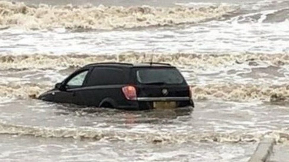 Car spotted crashing in waves on beach in St Agnes - BBC News