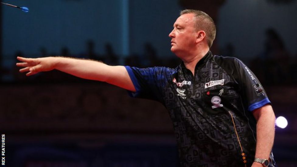 Premier League Darts: Debutant Glen Durrant maintains lead at top of ...