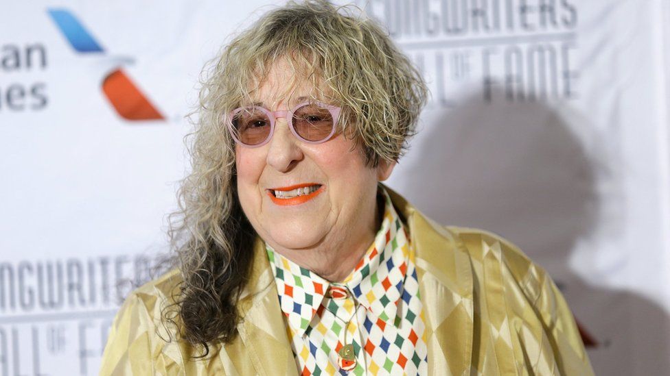 Allee Willis: Friends theme songwriter dies at 72 - BBC News