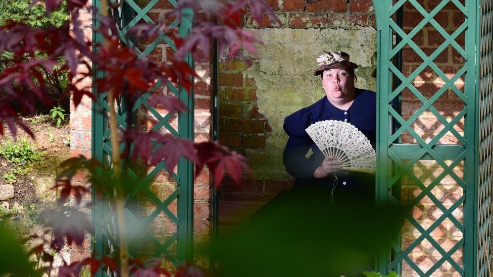 Brodsworth Hall's 'posh privy' unveiled - BBC News