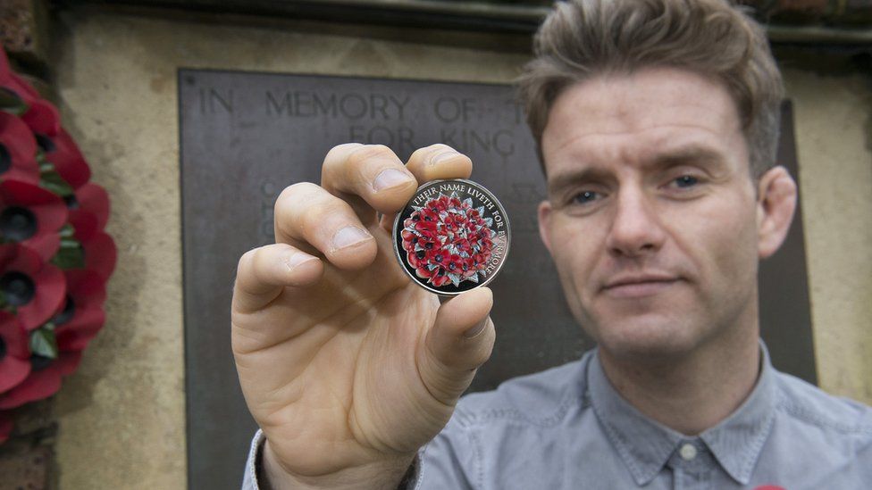 Bellshill designer's Royal Mint Remembrance Day coin - BBC News