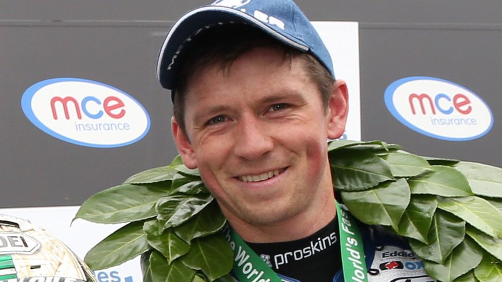 Father of TT death biker Dan Kneen praises Prince William - BBC News