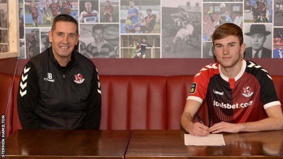 Daniel Larmour: Central defender moves from Glenavon to Crusaders - BBC ...