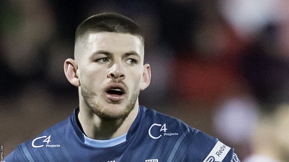 Danny Walker: Warrington Wolves hooker signs new long-term deal until ...