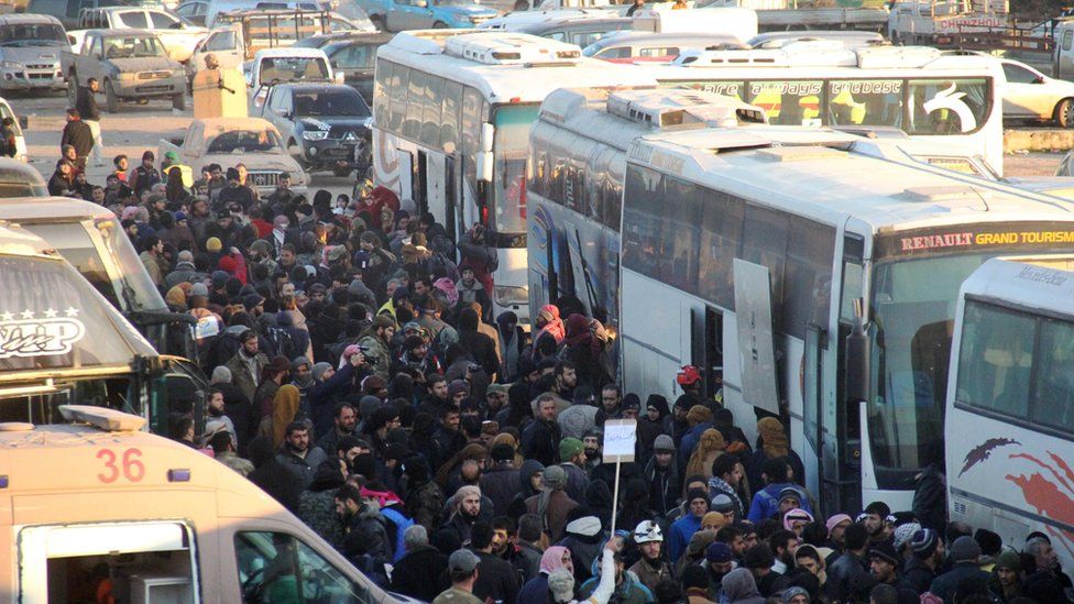 Aleppo evacuation: Syrian army warns rebels to leave - BBC News