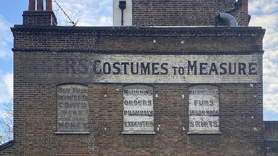 Bid to map UK's hidden 'Ghost' advertising signs - BBC News