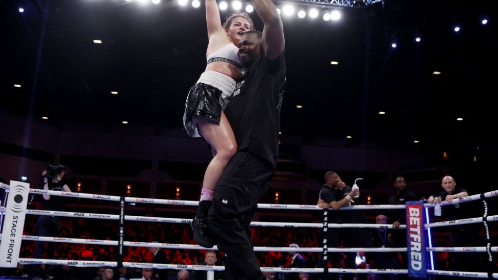 Councillors back plans to award boxer Sandy Ryan freedom of Derby - BBC ...