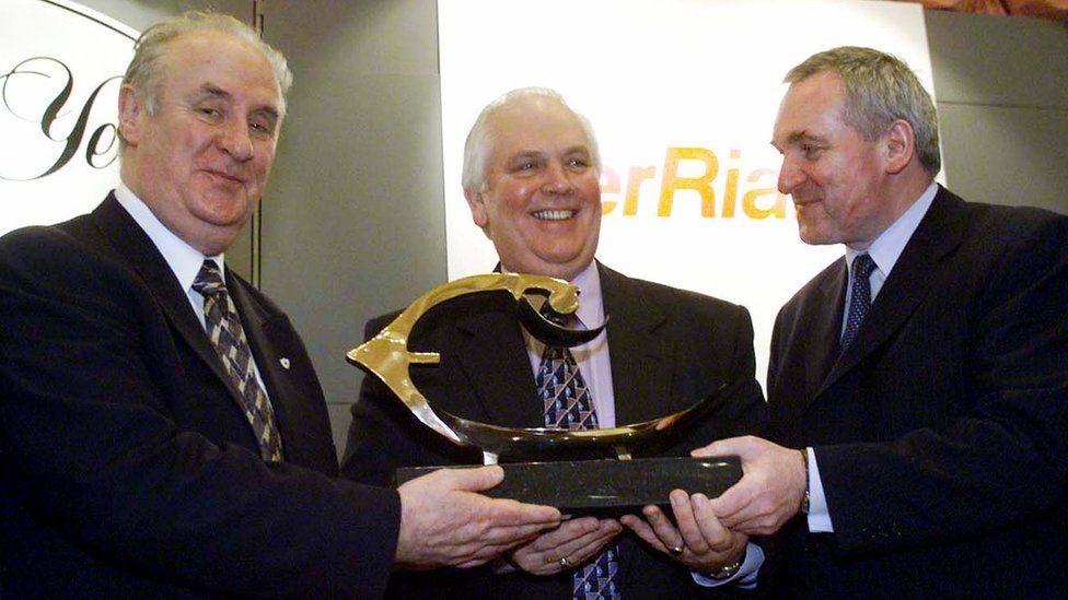 Former Donegal TD Paddy Harte dies, aged 86 - BBC News